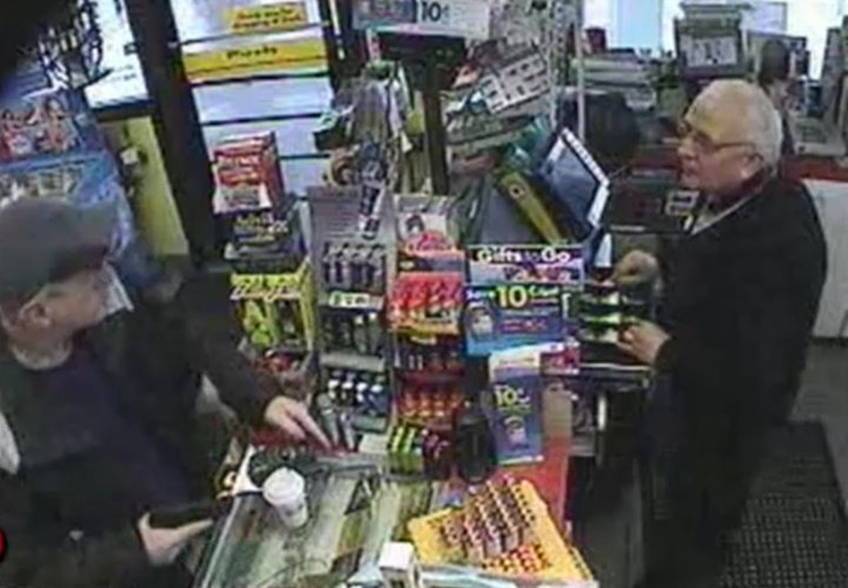 Man Apologizes While Robbing Convenience Store | Police Magazine