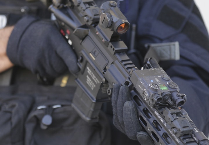 LAPD SWAT Selects LDI s Green Laser Sighting System Police Magazine lapd-swat-selects-ldi-s-green-laser-sighting-system-police-magazine