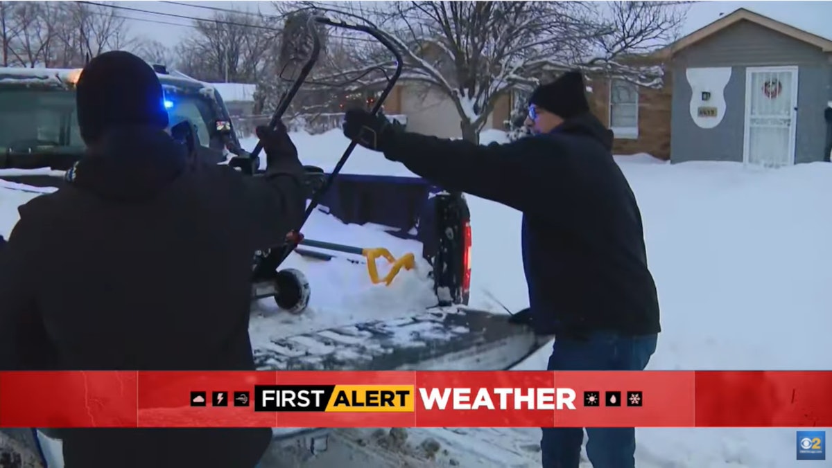 Police Clear Snow From Seniors’ Homes Near Chicago | Police Magazine